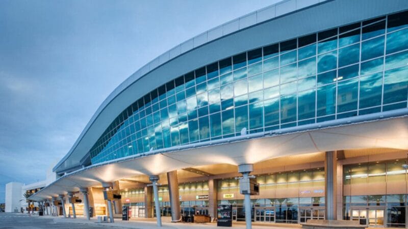 Top 10 International Airports in California [Update 2023]